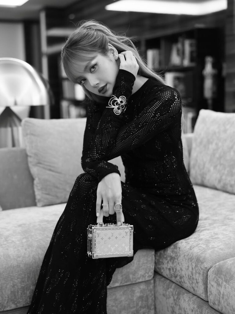 辣翻众人！Lisa突然上传「穿透视装」美照！超过300万粉丝疯狂点赞！ – TTN 谈谈网